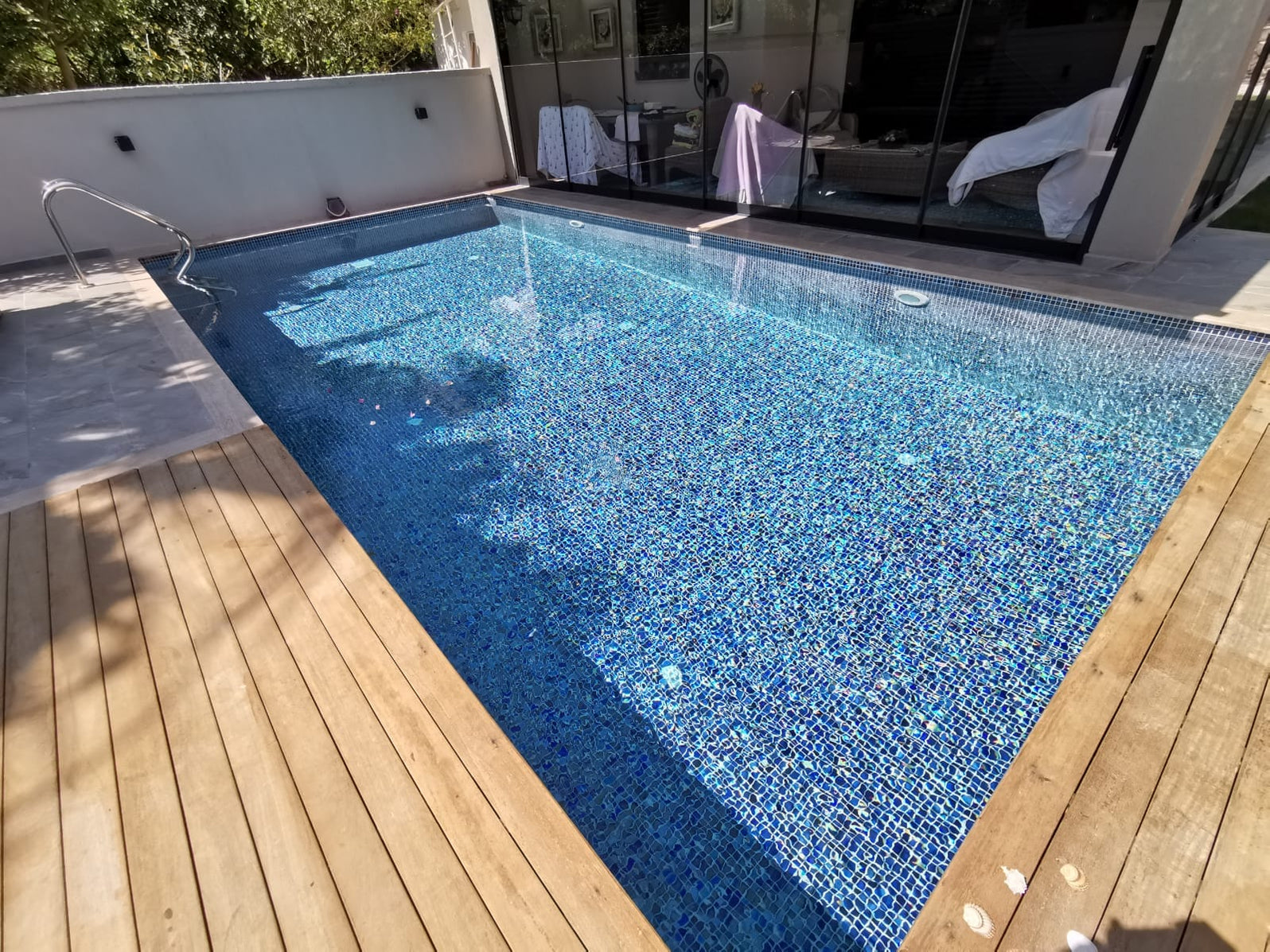 Blue Jewel Glossy & Iridescent Glass Pool Tile NPT012