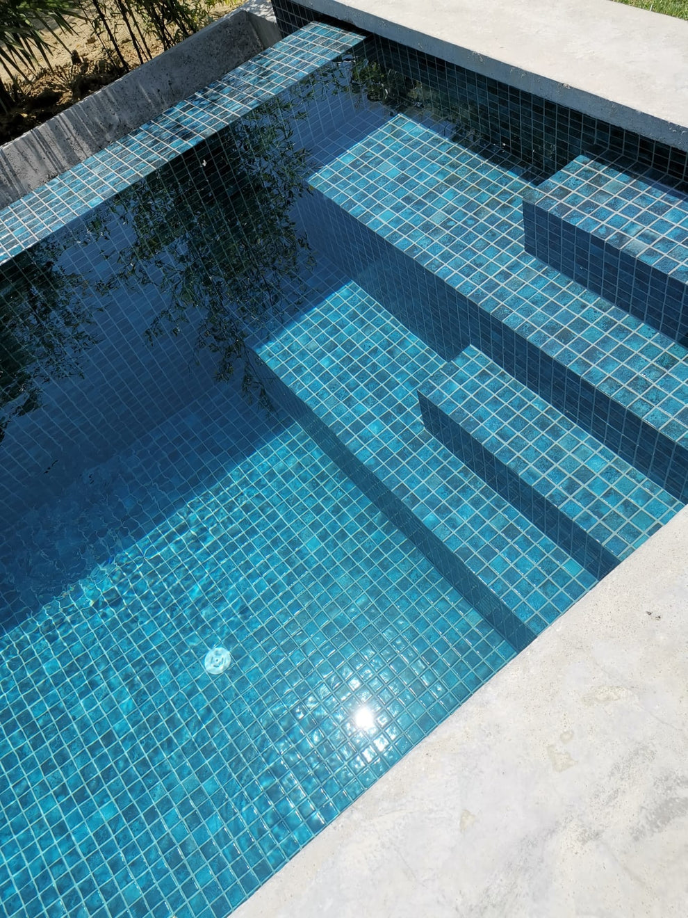 Modena Green River 2x2 Glossy Glass Tile | Oasis Tile